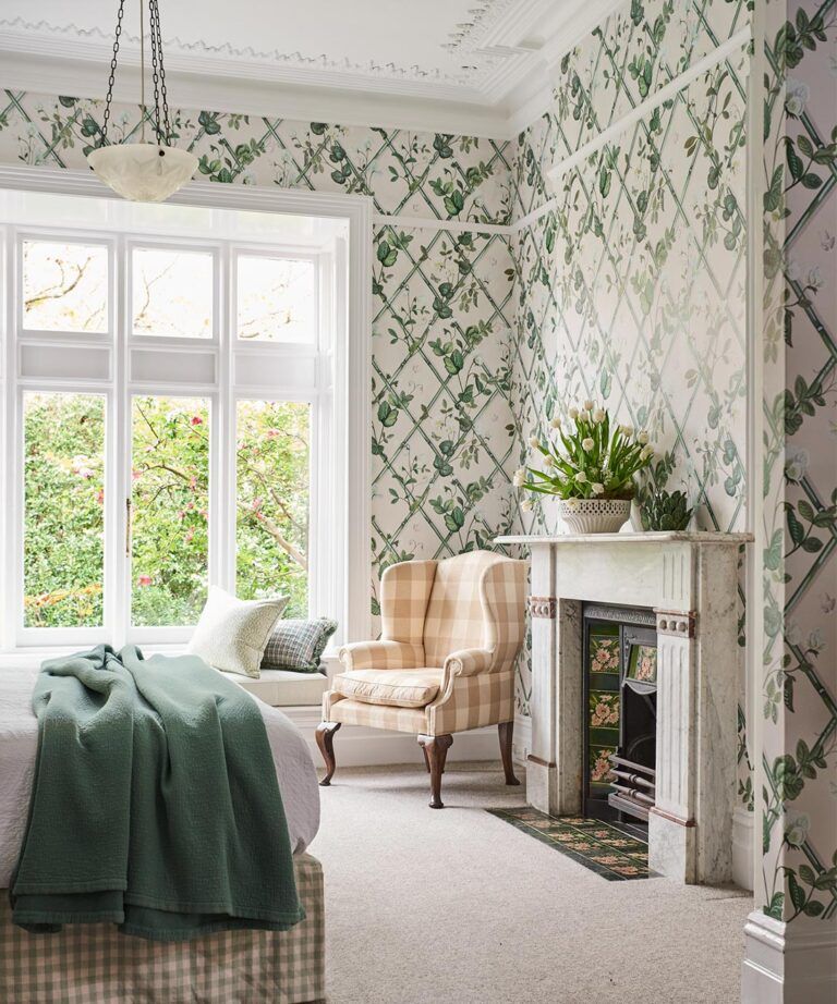 Grande Climbing Sweet Pea Wallpaper • Trellis Design • Milton & King US